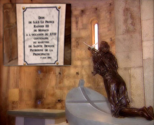 Canonica : a statue of Saint Devote offered by Prince Rainier III ...